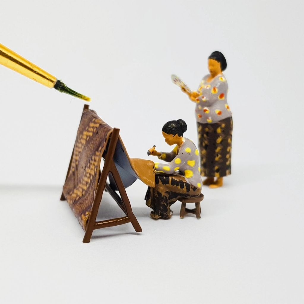 Miniature toy figure mother Batik and bu Broto scale 164/ | Shopee ...