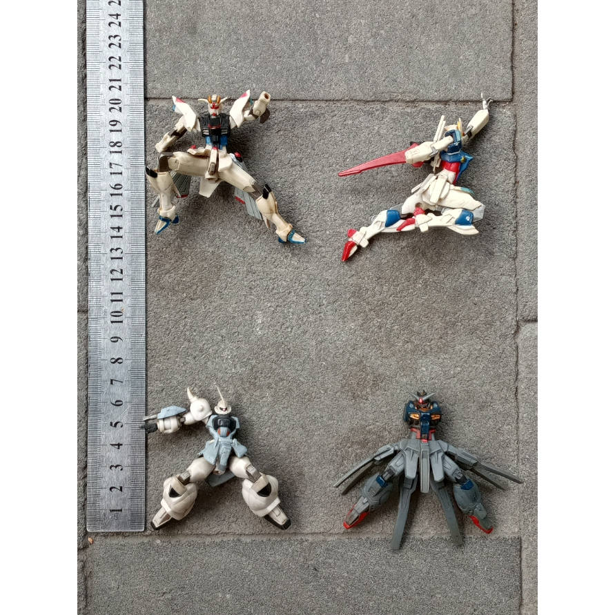 JUNK Small Gundam Figure (Height Approximately 6 cm) | Shopee Philippines