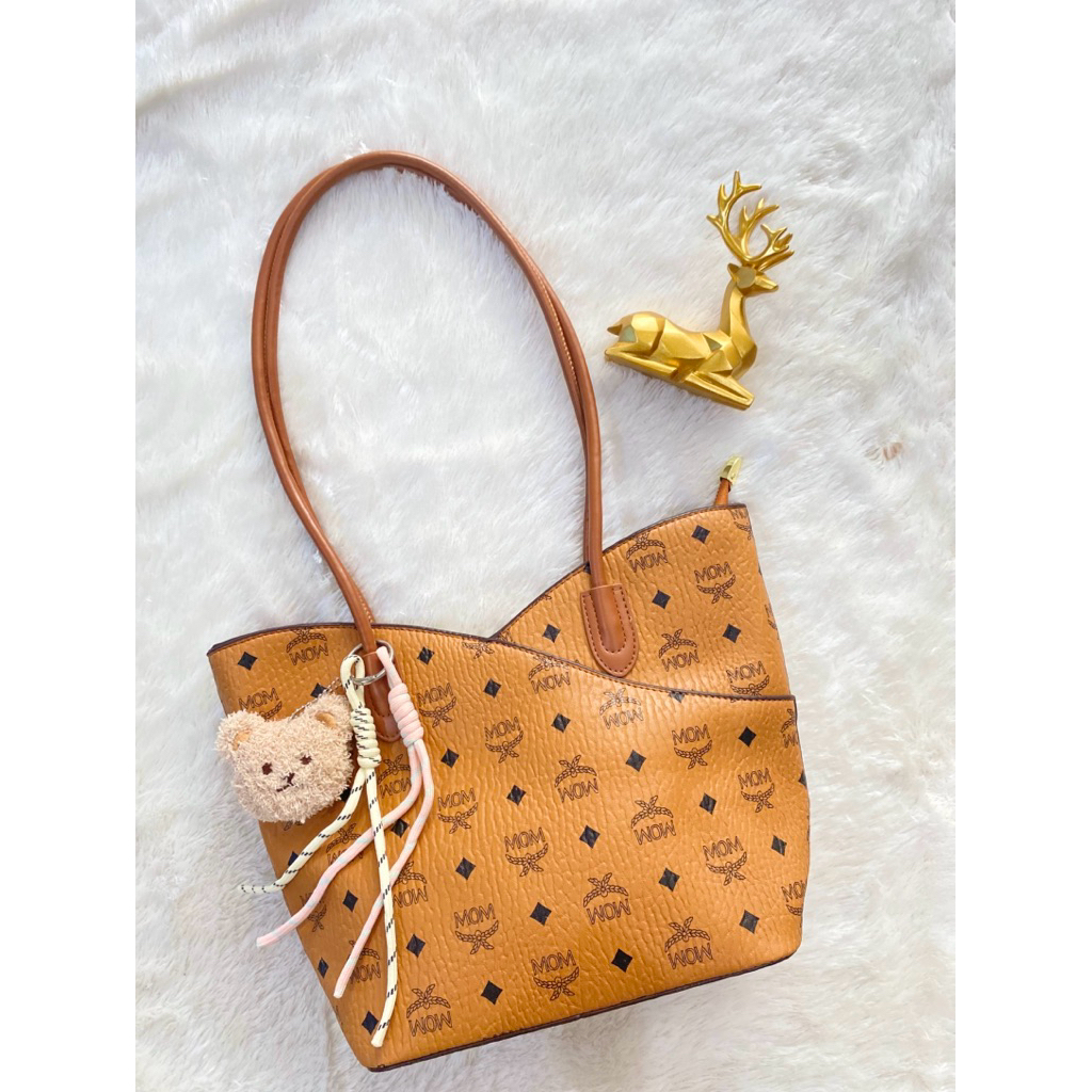MCM MCM's Beautiful Tote Free bagcharm | Shopee Philippines