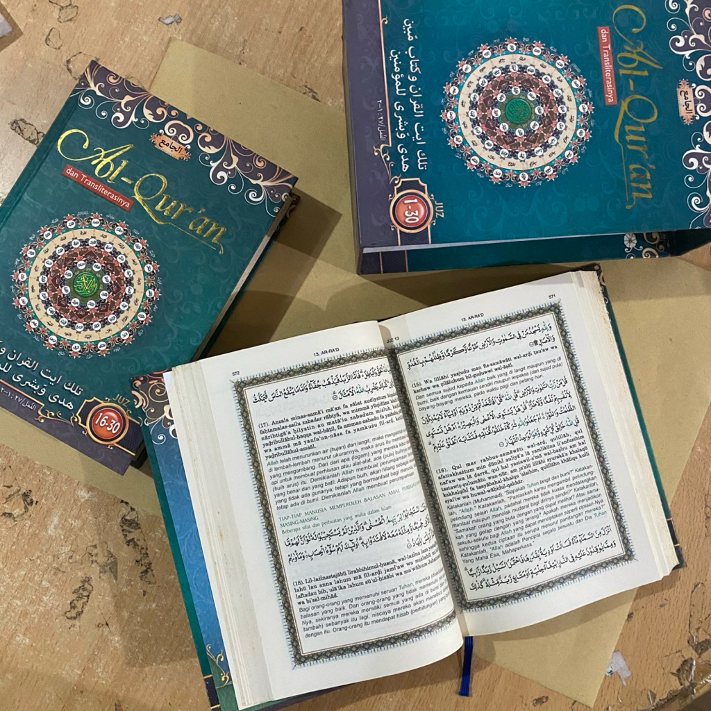 The Book of the Qur'an and its transliteration toha Putra's/ | Shopee ...