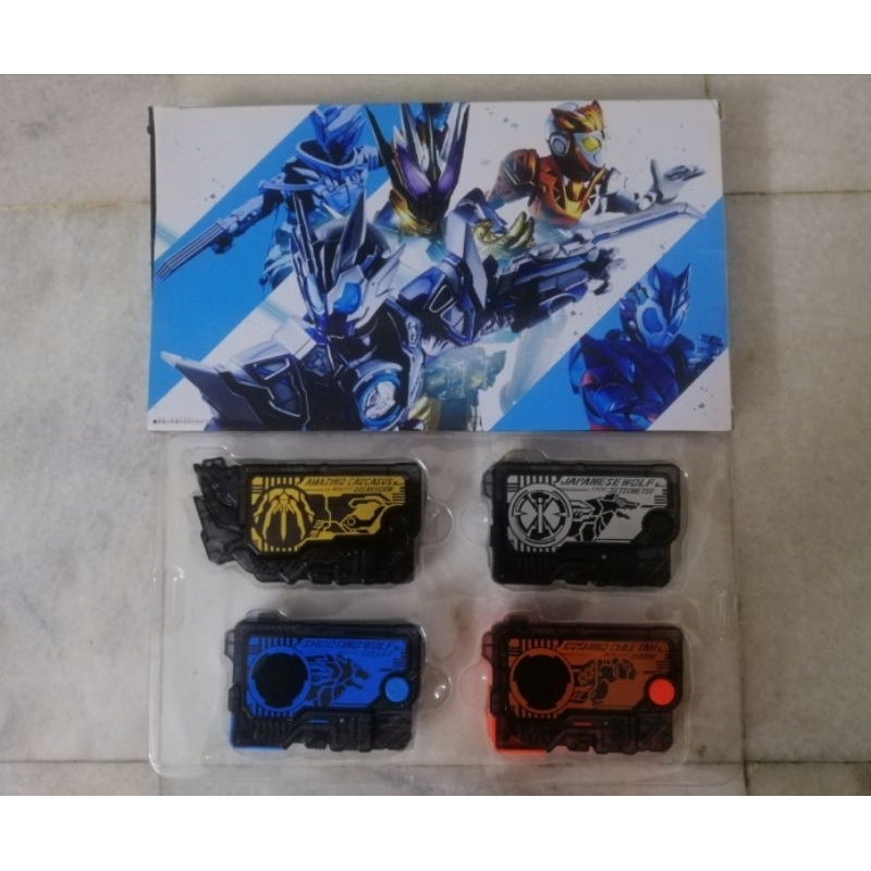 Bandai Premium Bandai Brand New Kamen Rider Zero One DX Aims & Zaia ...