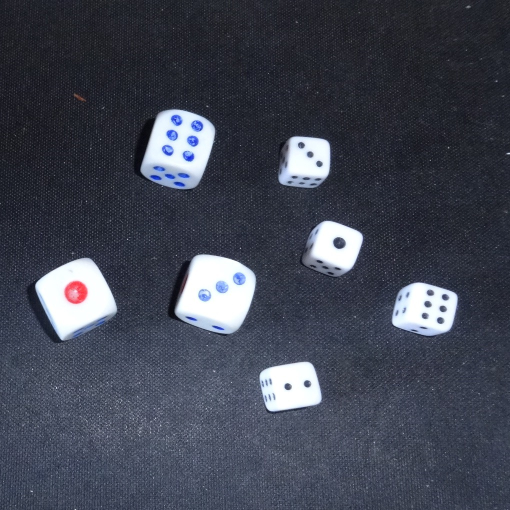 Plastic dice, game chess, mahjong dice, dice, bar ktv leader games Dadu ...
