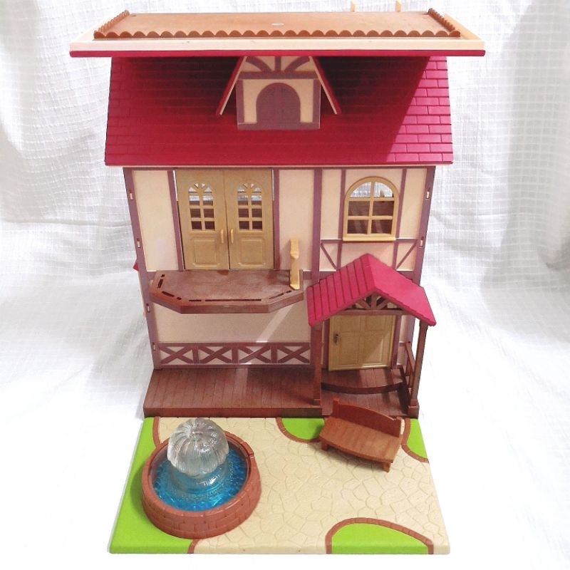 Preloved Sylvanian Families Babblebrook Grange with fountain | Shopee ...
