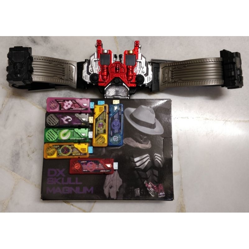 Kamen Rider W Belt DX with 7 Gaia Memory & Skull Magnum & Skull Gaia ...