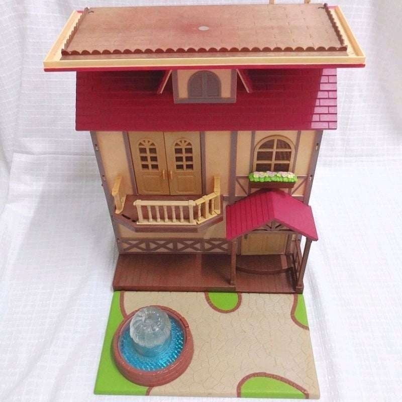 Preloved Sylvanian Families Babblebrook Grange with fountain | Shopee ...