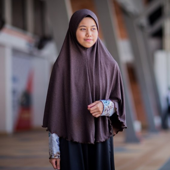 WERDA - Salwani Ironless & Plain Solat Hazel Brown & Hot Gray Hijab ...