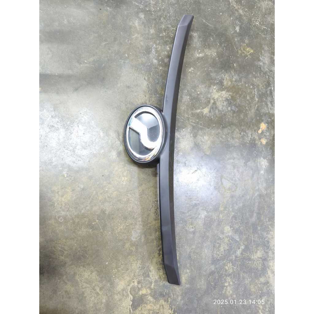 (SECOND HAND PERODUA ALZA 2018 D53L FRONT GRILLE WITH LOGO. DEPAN ...