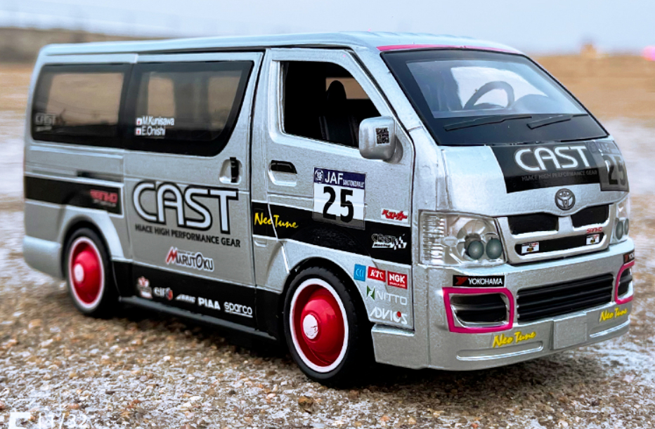 Toyota Hiace High Performance Gear 1:32 Alloy Diecast car model Toyota ...