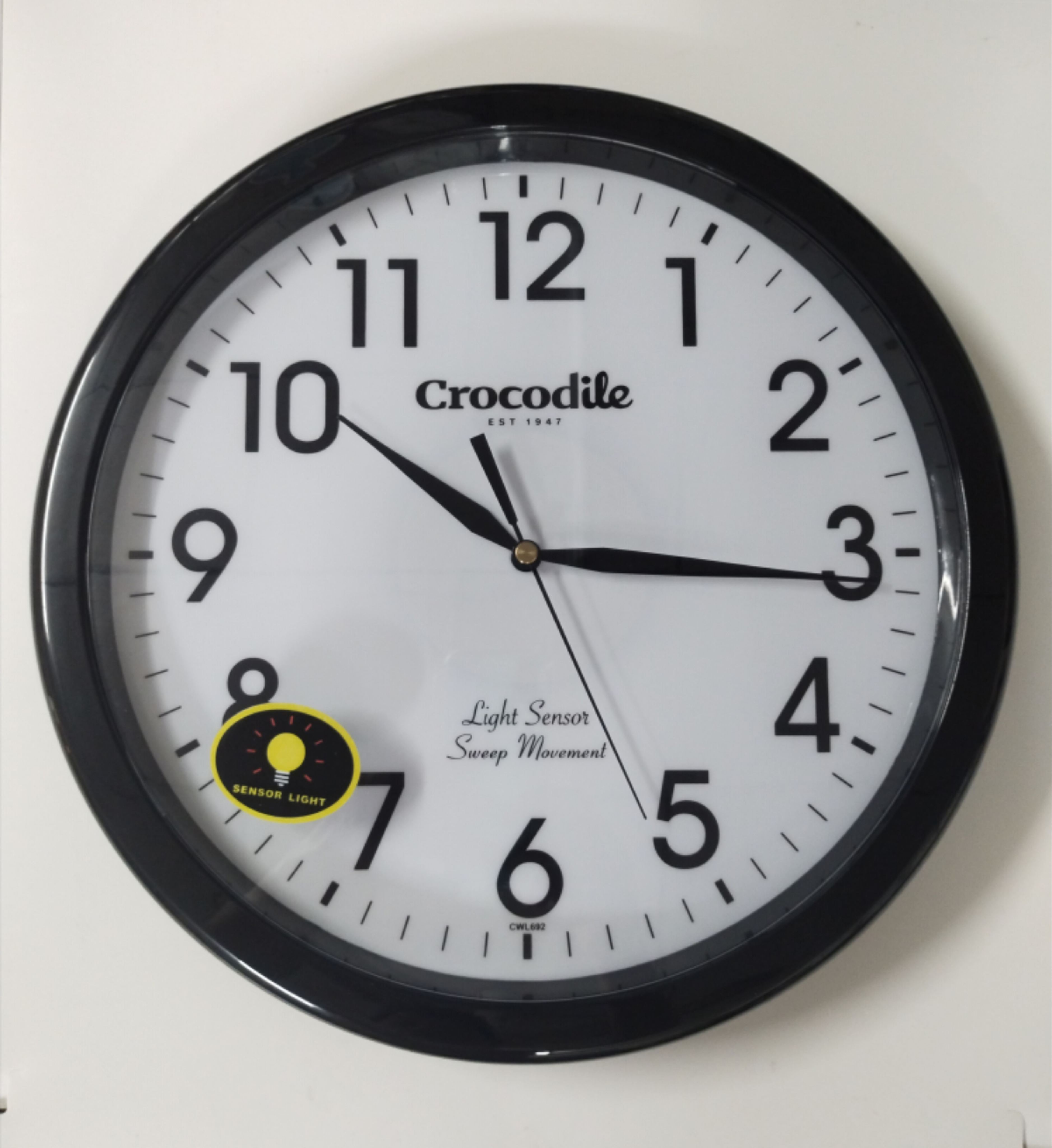Crocodile Auto light Sweep Movement Wall Clock CWL692 (12 Inches ...