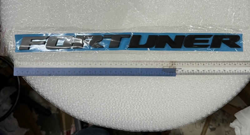 emblem fortuner chrome dan hitam 34cm 43cm toyota fortuner emblem ...