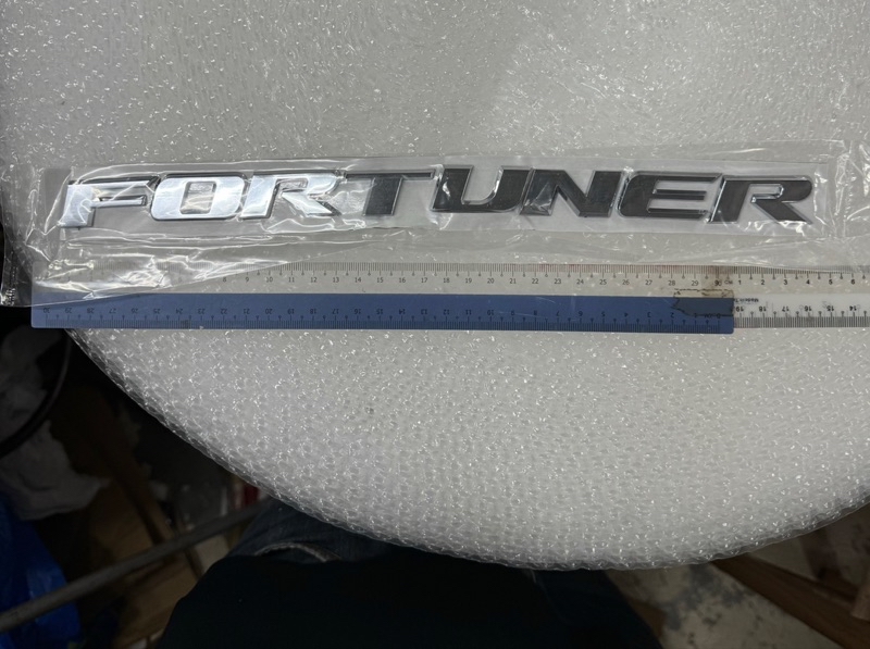 emblem fortuner chrome dan hitam 34cm 43cm toyota fortuner emblem ...