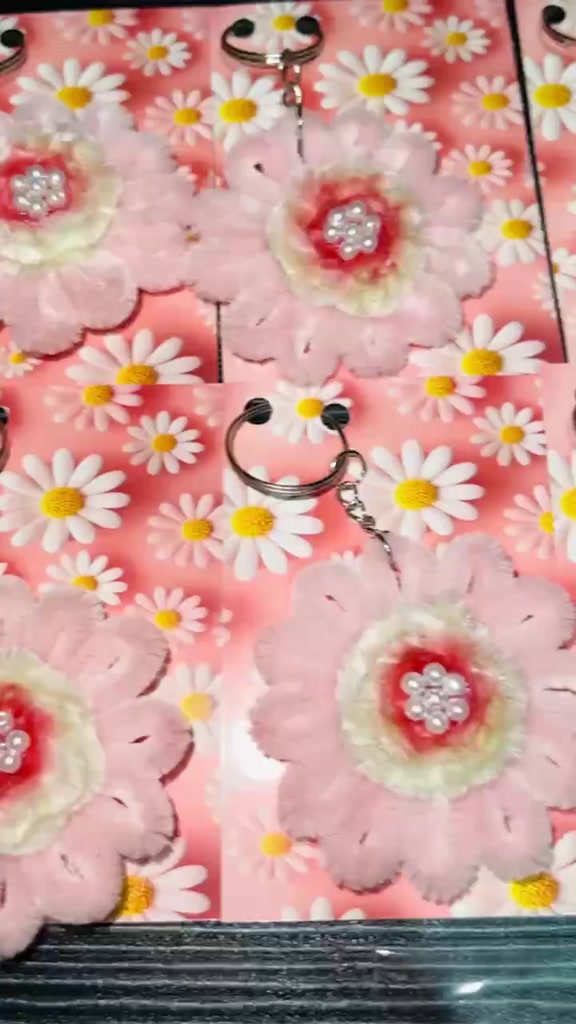 Fuzzy Wire keychain (Daisy) | Shopee Philippines
