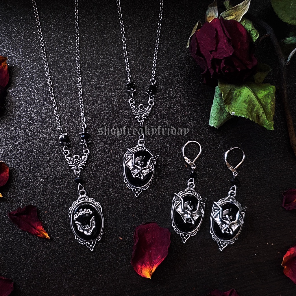 Small Victorian Bat Gothic Necklace - Harajuku Punk goth | Shopee ...