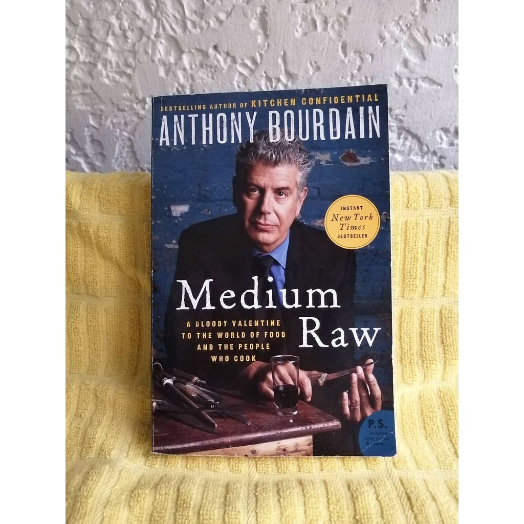 Medium Raw by Anthony Bourdain (pre loved / tpb) | Shopee Philippines