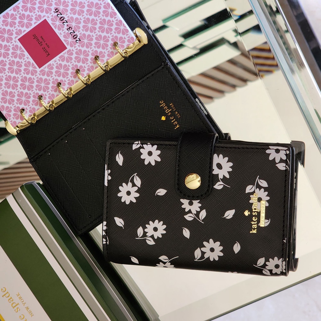 Kate Spade New York 2023- 2026 Small Planner With Daisy Design - Black ...