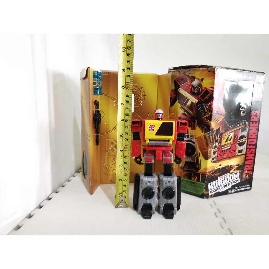 Transformers Kingdom WFC Autobot Blaster & Eject voyager Class (BIB ...