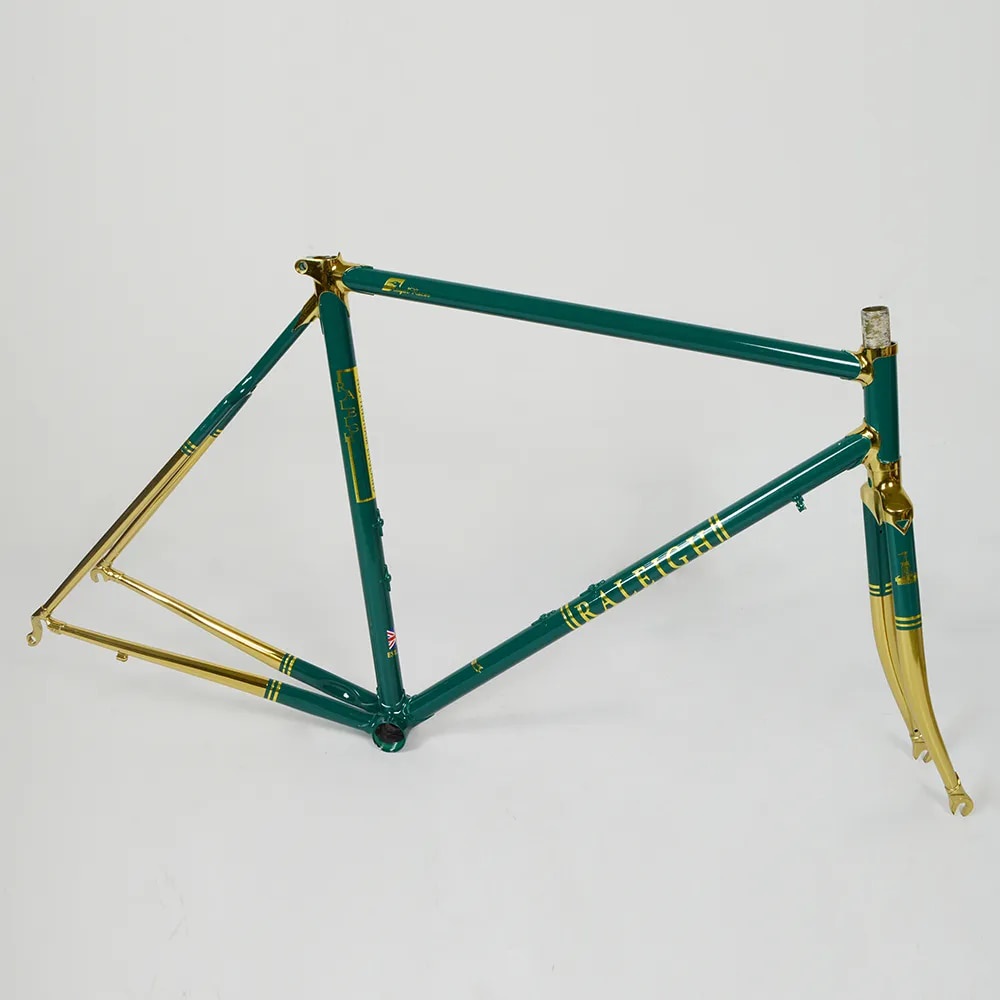 chrome-molybdenum steel road bike frame with fork Retro Vintage road ...
