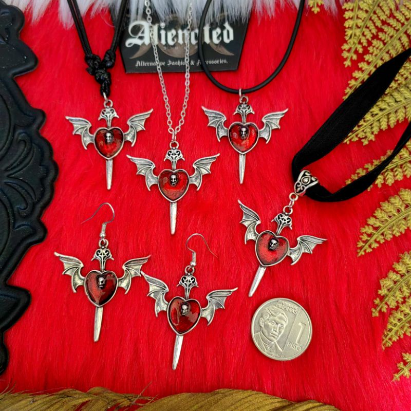 𝐑𝐞𝐝 𝐇𝐞𝐚𝐫𝐭 𝐁𝐚𝐭 𝐖𝐢𝐧𝐠𝐬 𝐃𝐚𝐠𝐠𝐞𝐫 𝐄𝐚𝐫𝐫𝐢𝐧𝐠𝐬 𝐕𝐞𝐥𝐯𝐞𝐭 𝐂𝐡𝐨𝐤𝐞𝐫 𝐍𝐞𝐜𝐤𝐥𝐚𝐜𝐞 | Halloween ...