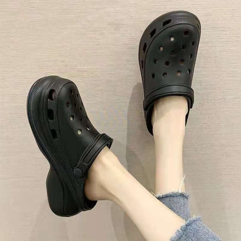 Crocs~Na)Og