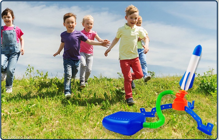 Rocket Launcher for Kids, Adjustable Launch Angle with Foam Rockets Up ...