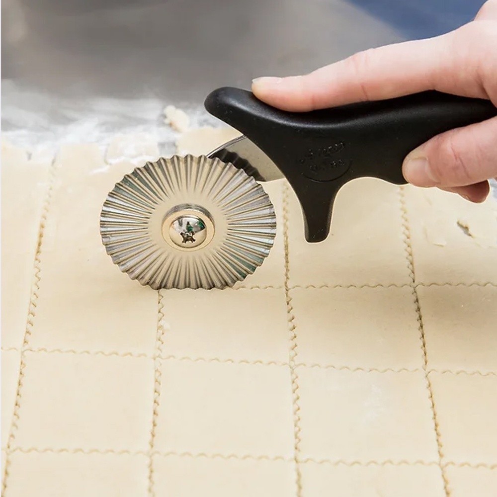 Ateco Stainless-Steel 2 1/2 Inch Diameter Fluted Pastry Wheel Cutter ...