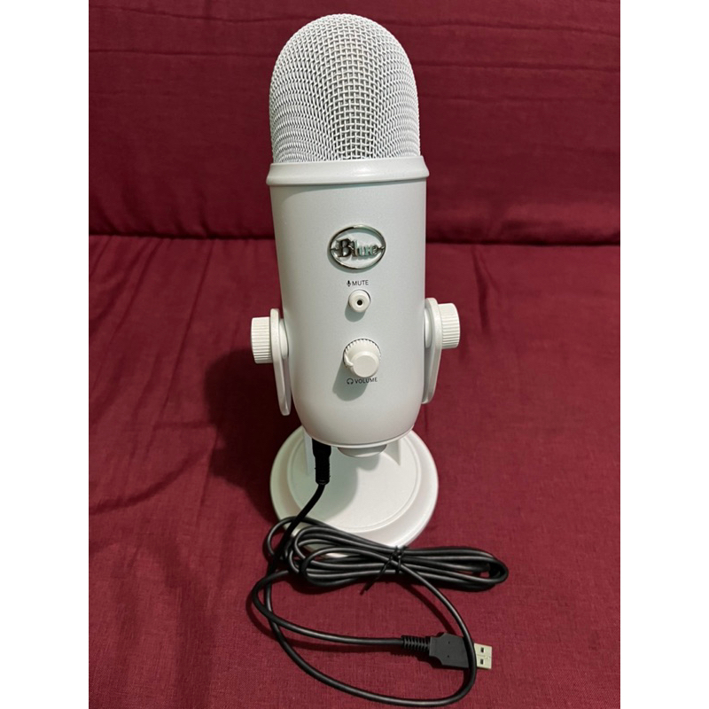 BLUE YETI PREMIUM MULTI PATTERN USB MICROPHONE W/BOX, RECEIPT AND 1YEAR ...