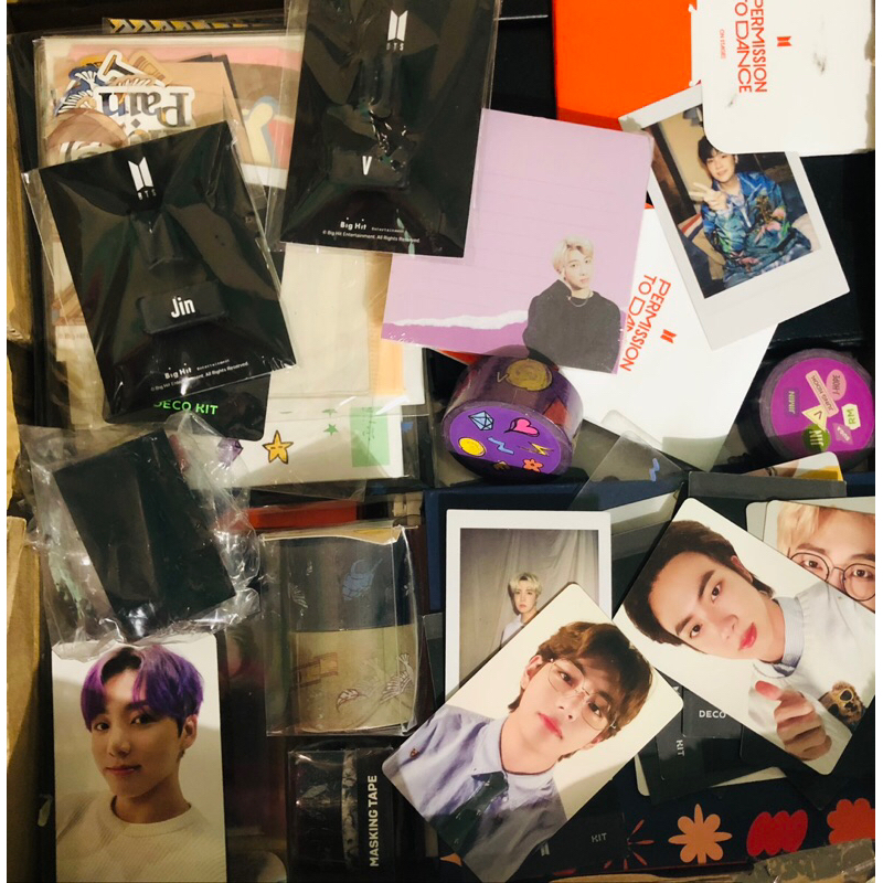 BTS OFFICIAL MERCH ASSORTED / UNSEALED | Shopee Philippines BTS OFFICIAL MERCH ASSORTED / UNSEALED | Shopee Philippines