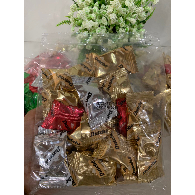 DUTCHE CHOCOLATE CHRISTMAS BOX W/ 18 PCS (MILK CHOCOLATE (EXP.2027 ...