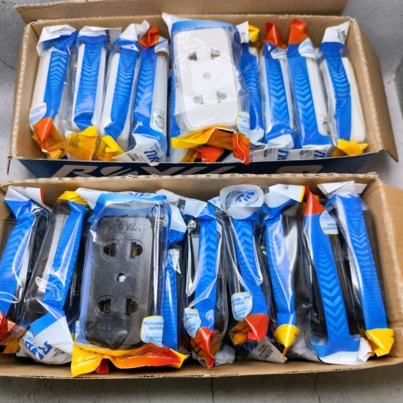 1 Box (20 pcs.) Royu 2 Gang Convenience Outlet Black / White Wholesale ...