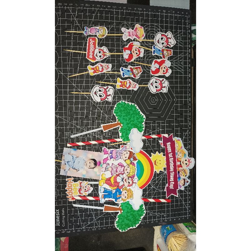 customized photo Printed cake toppers and cupcakes Jollibee and friends ...