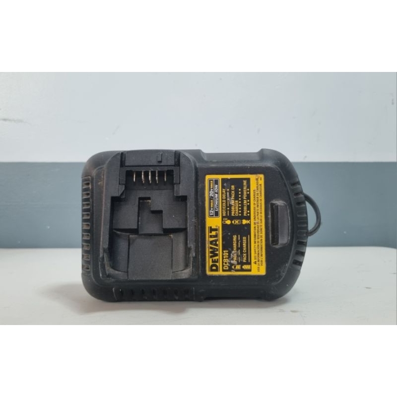DeWALT DCB101 20V Fast Charger (110v) | Shopee Philippines