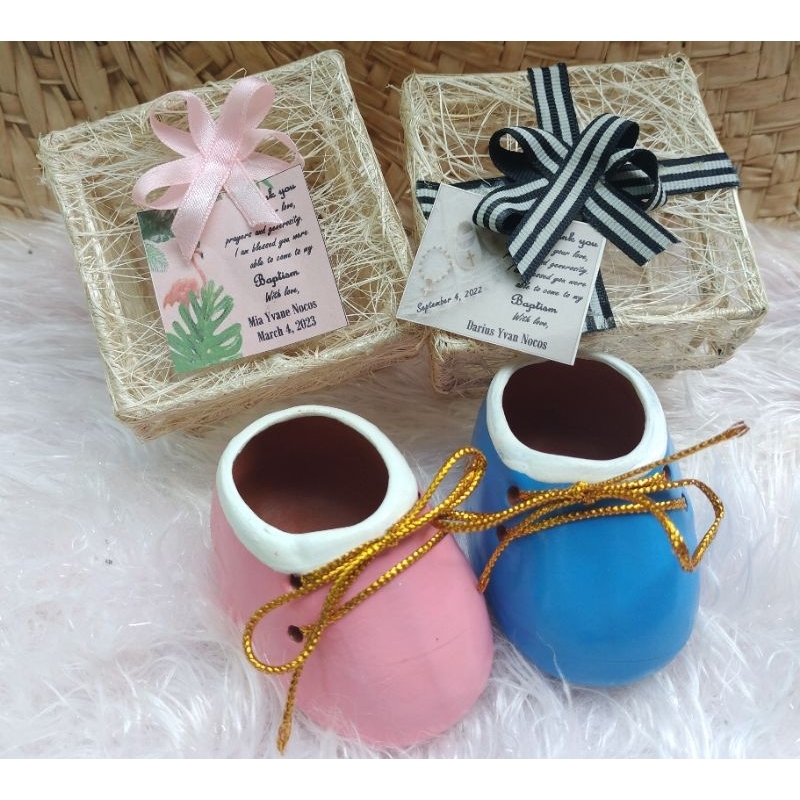 Abaca gift set Mini abaca box w/molded clay shoes for souvenirs ...