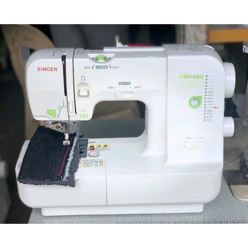 Singer Sewing Machine Heavy Duty (with built-in blade for edging ...