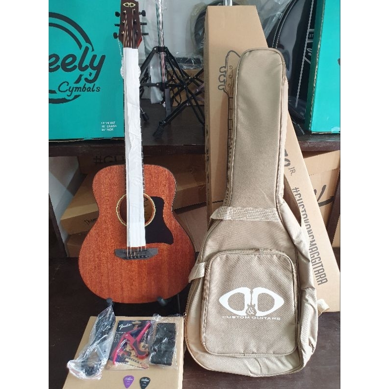 D&D Django Jr Mahogany & Spruce w/Amplifier Free setup lots of freebies ...