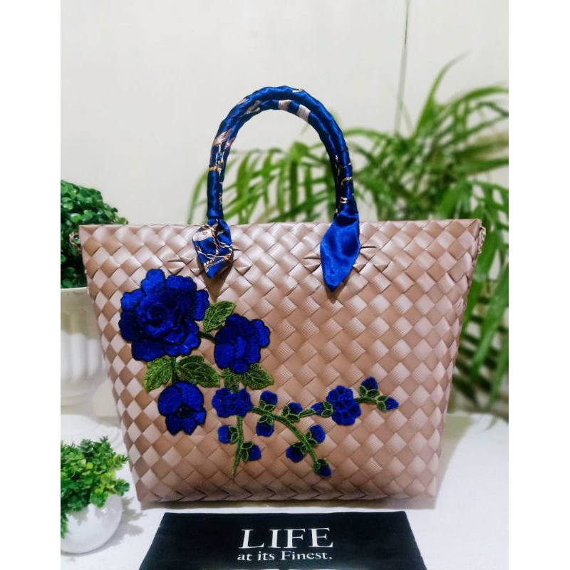 Classy Bayong Handbag with Flower Embroidery/ With Zipper / Native Bag ...