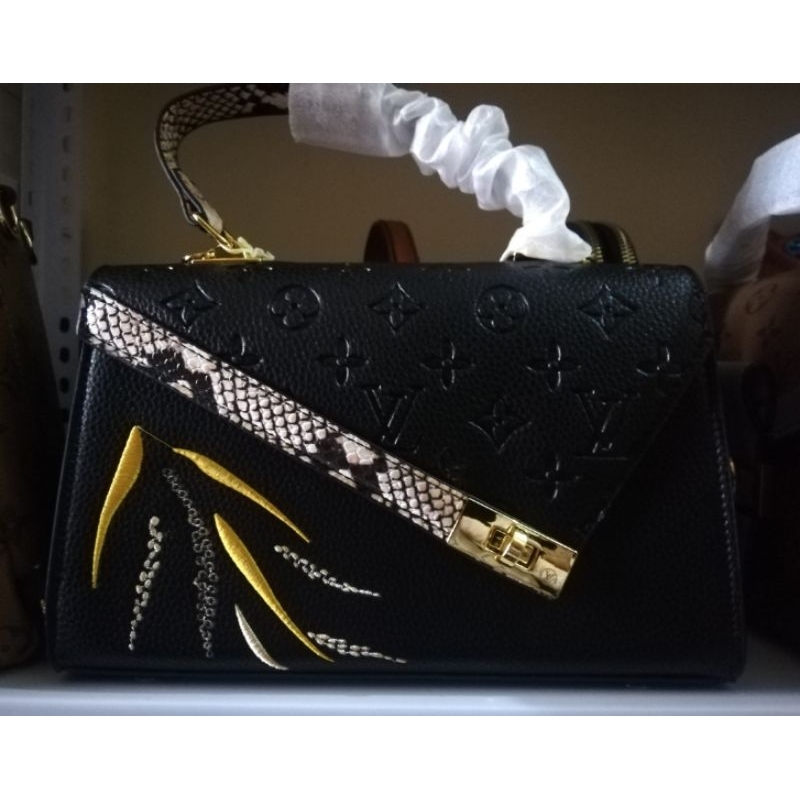 Hand/sling bag Snake skin design (High end Quality with box) | Shopee ...