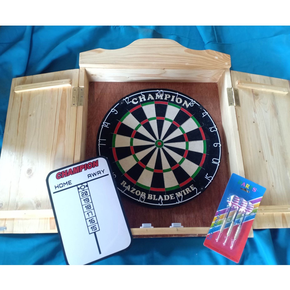 CHAMPION DIAMOND RAZOR BLADE WIRE DART BOARDw/CABINET, SCORE BOARD ...