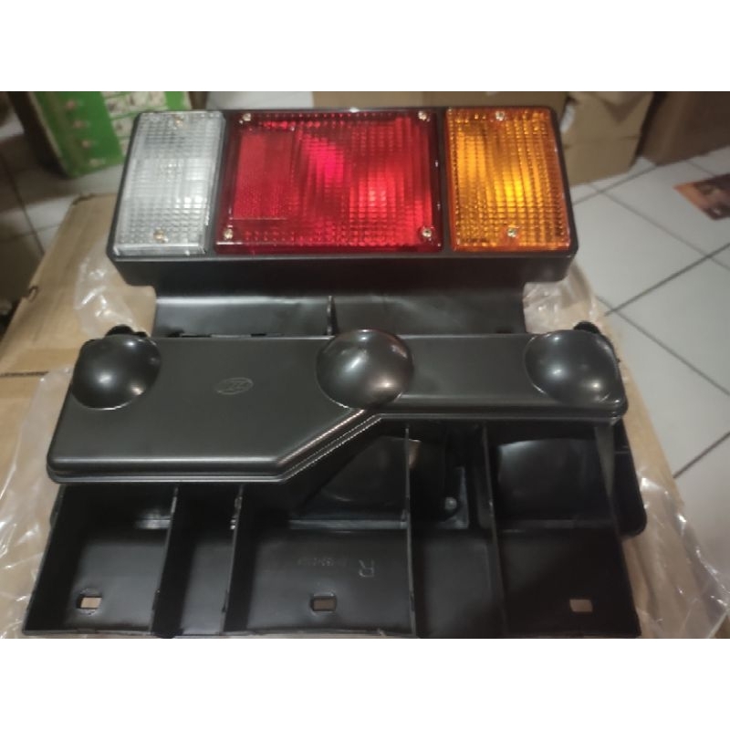 auto tail lamp light isuzu elf nkr npr 24V complete LEFT | Shopee ...