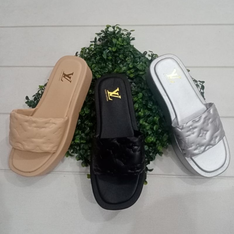 TRENDY KOREAN EMBOSSED SLIP ON CLASSY SLIDE | Shopee Philippines