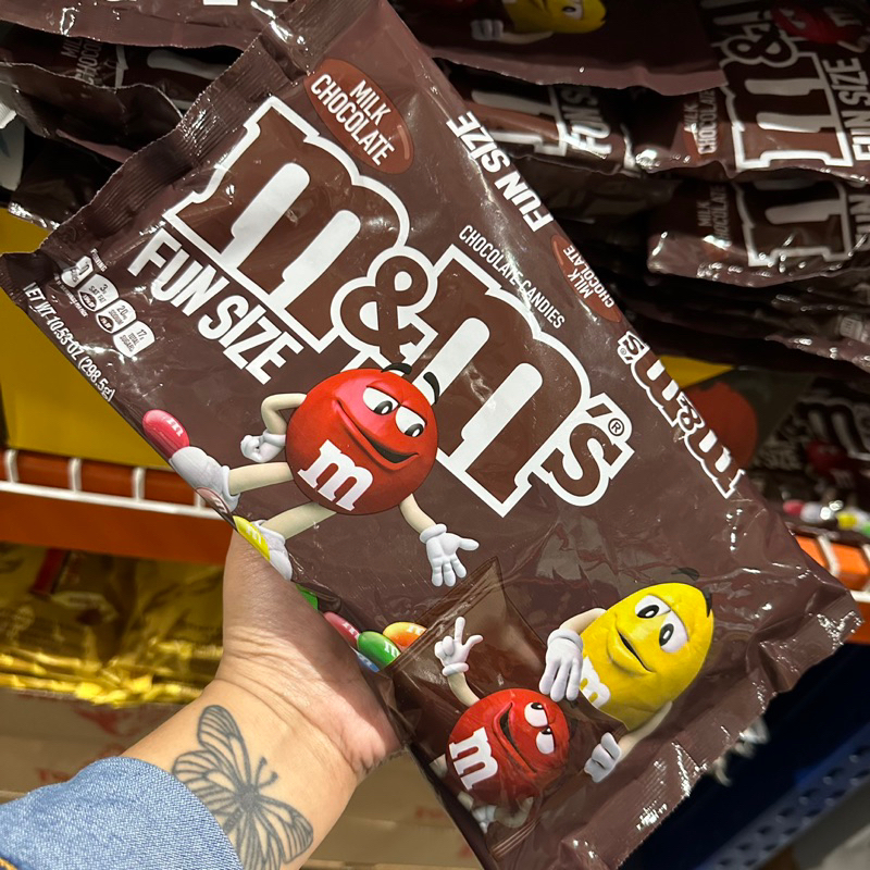 M&M'S Milk Chocolate Candy Fun Size 298.5g Bag, Original Imported ... M&M'S Milk Chocolate Candy Fun Size 298.5g Bag, Original Imported ...