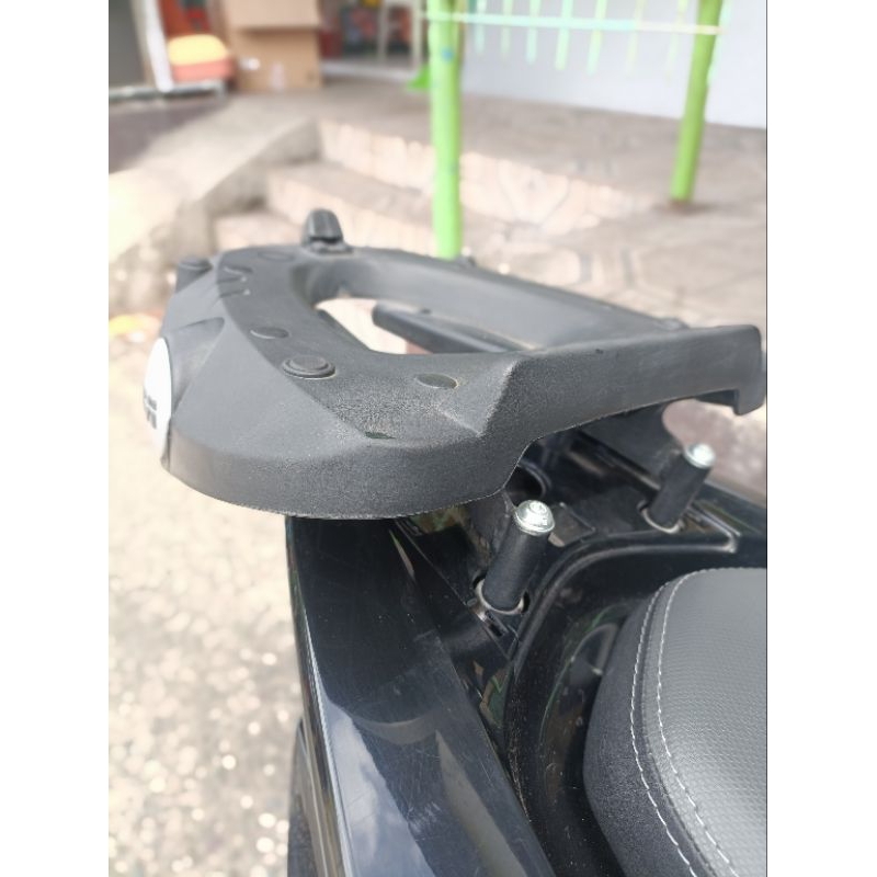 GIVI BRACKET PCX 160/150 (BOLTS AND NUTS,BASE PLATE INCLUDED) | Shopee ...