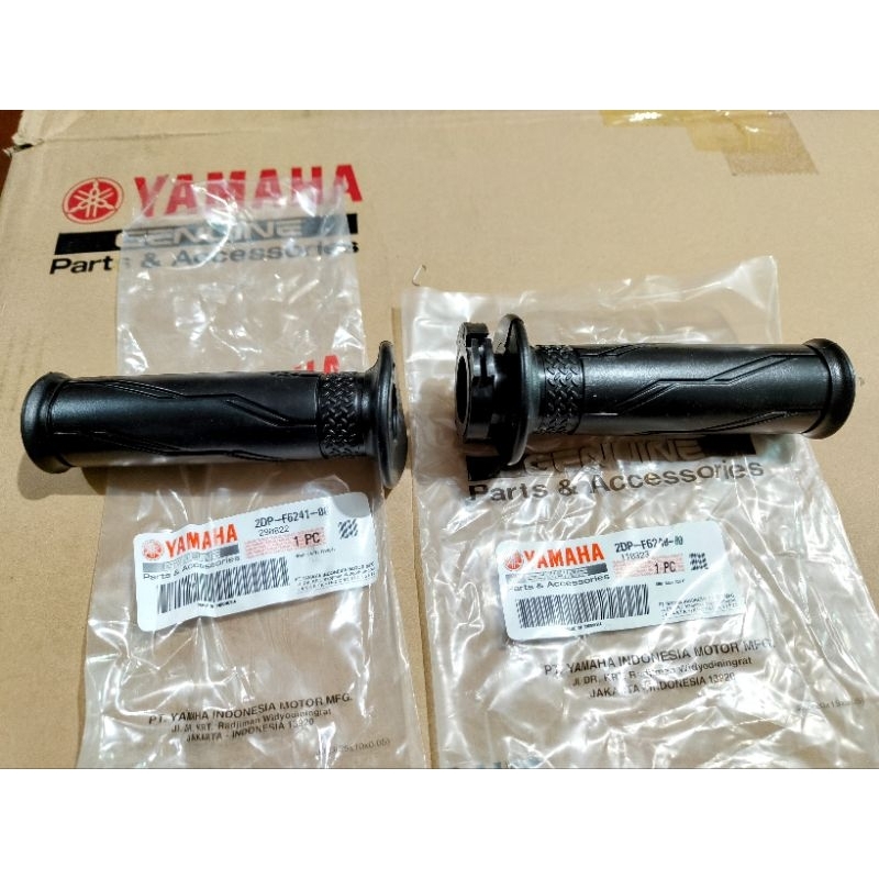 Yamaha Genuine Handle Grip Nmax v1 and v2, left and Right- 2DP-F6240-00 ...