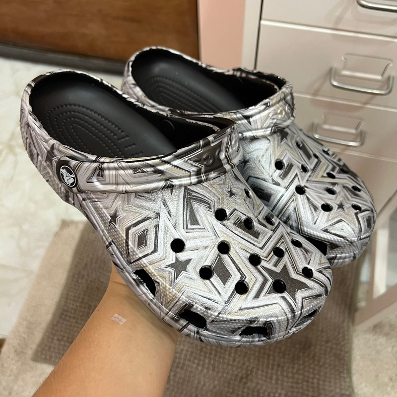 Classic Clog Printed (Free Jibįts 2pcs) | Shopee Philippines