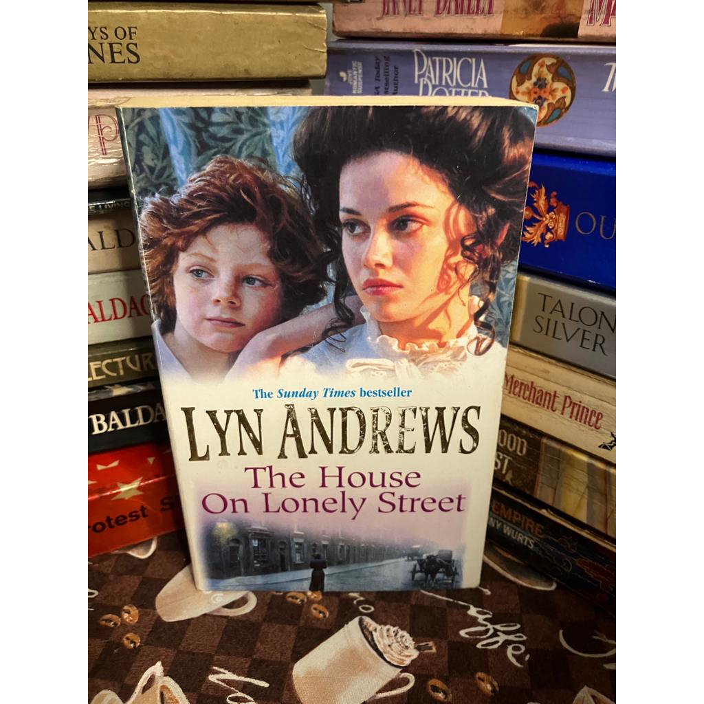 MMPB 2002 House On Lonely Street Lyn Andrews Family Saga Fiction UK ...