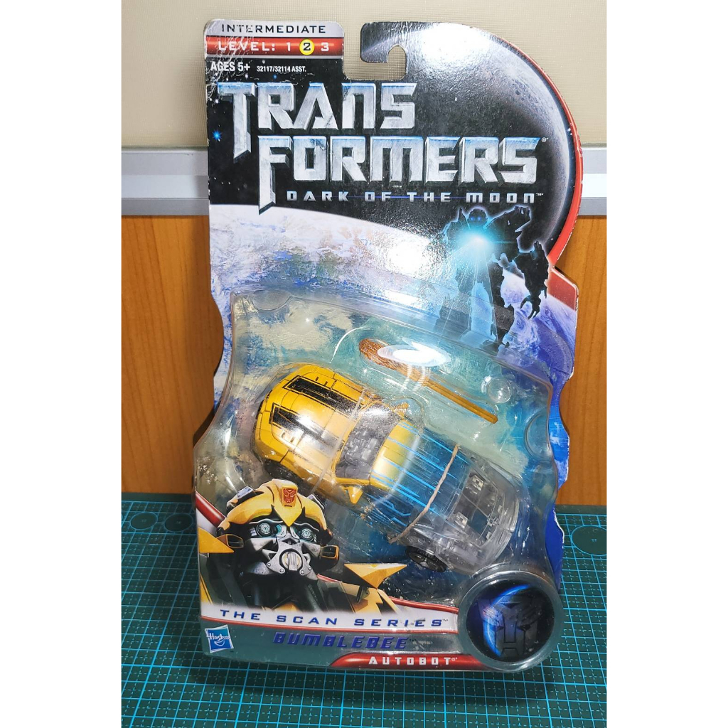 RARE !!! Transformers TF DOTM Deluxe Bumblebee Dark of the Moon Scan ...