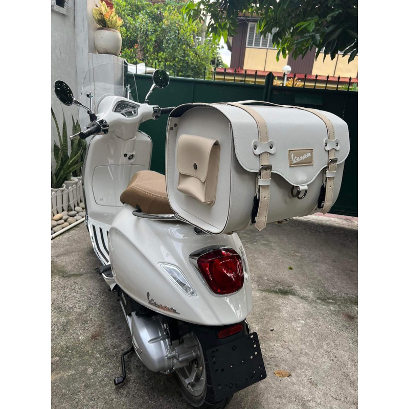 TSM2.1 White Boxtype Bag with straps and pocket color combination ...