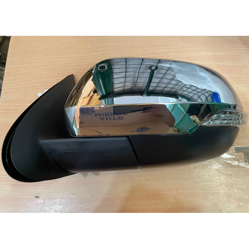 Mitsubishi Montero 2016-2023 Side Mirror Power Lens with Signal Light ...
