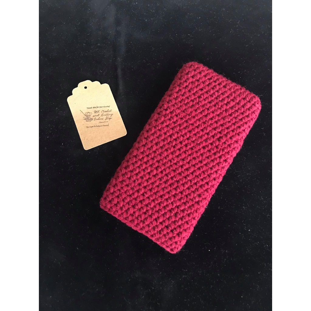 Crochet pantone color maroon phone case (made upon order) | Shopee ...