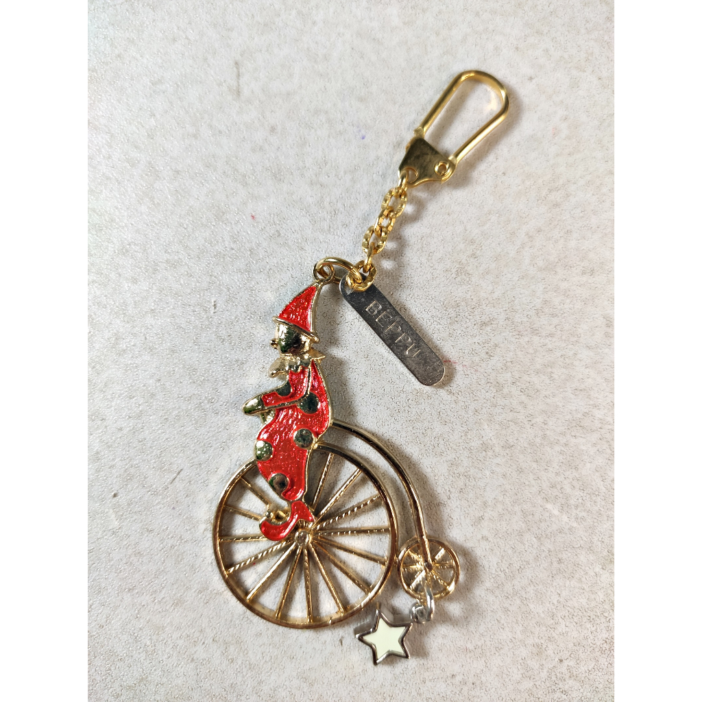 KEYCHAIN CIRCUS CARNIVAL CLOWN IN PENNY FARTHING CYCLE BEPPU SOUVENIR ...