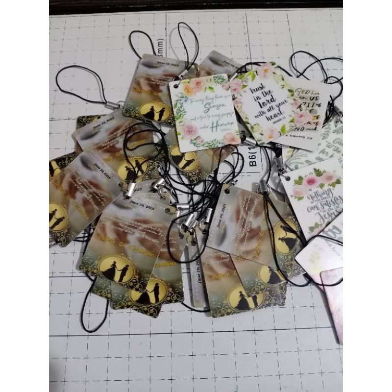 100pcs costumized keychains giveaway / souvenir for weddings birthdays ...
